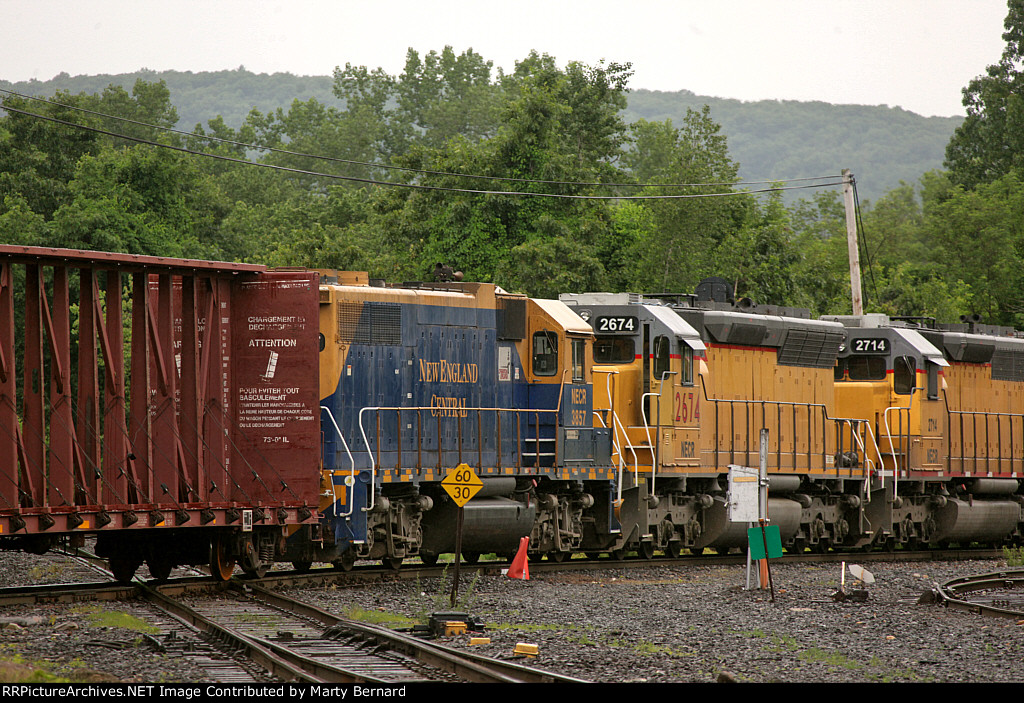 NECR 3857 at the CSX Diamond